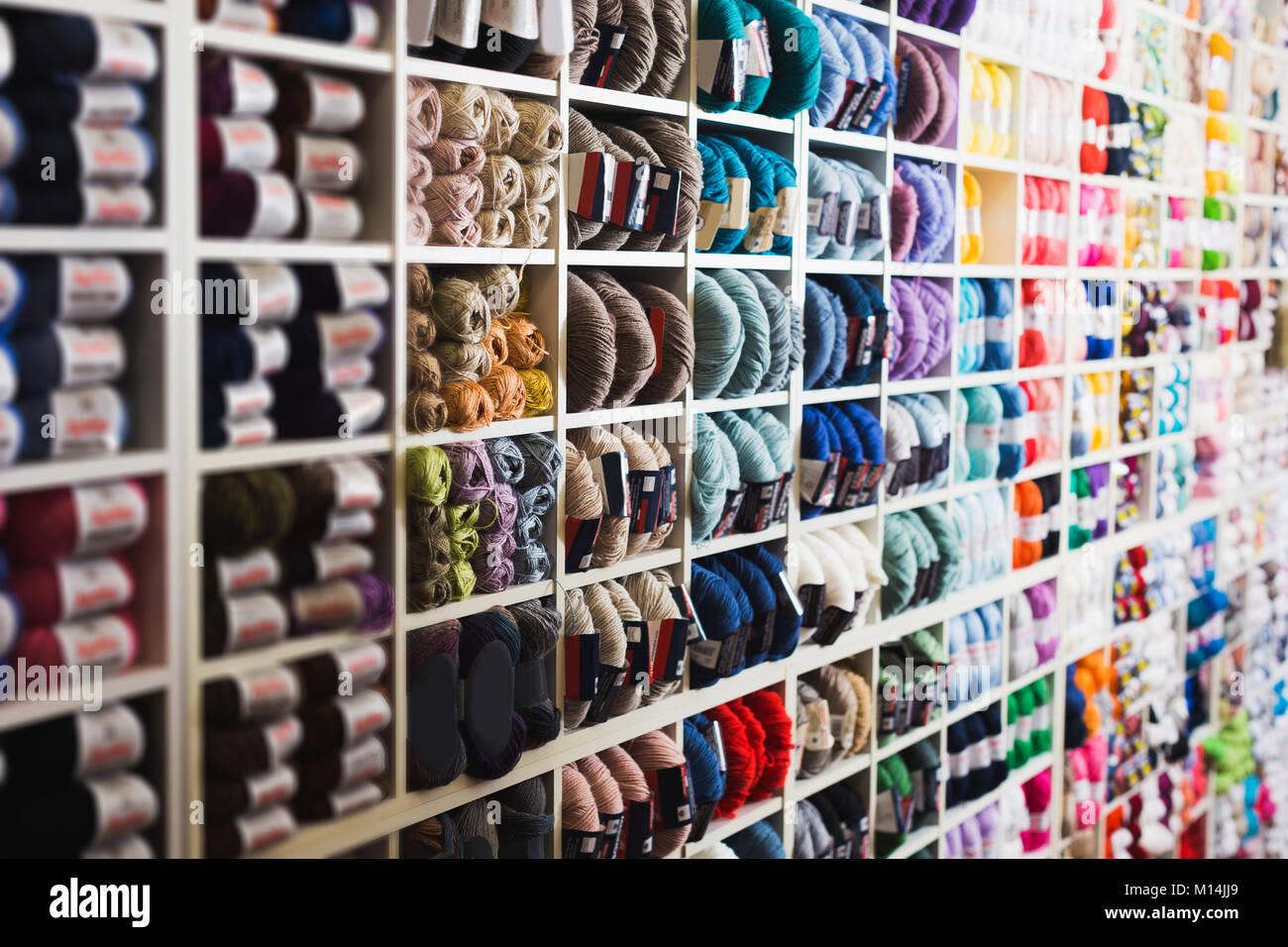Shelves with beauty wool and yarn in knitting shop Stock Photo - Alamy