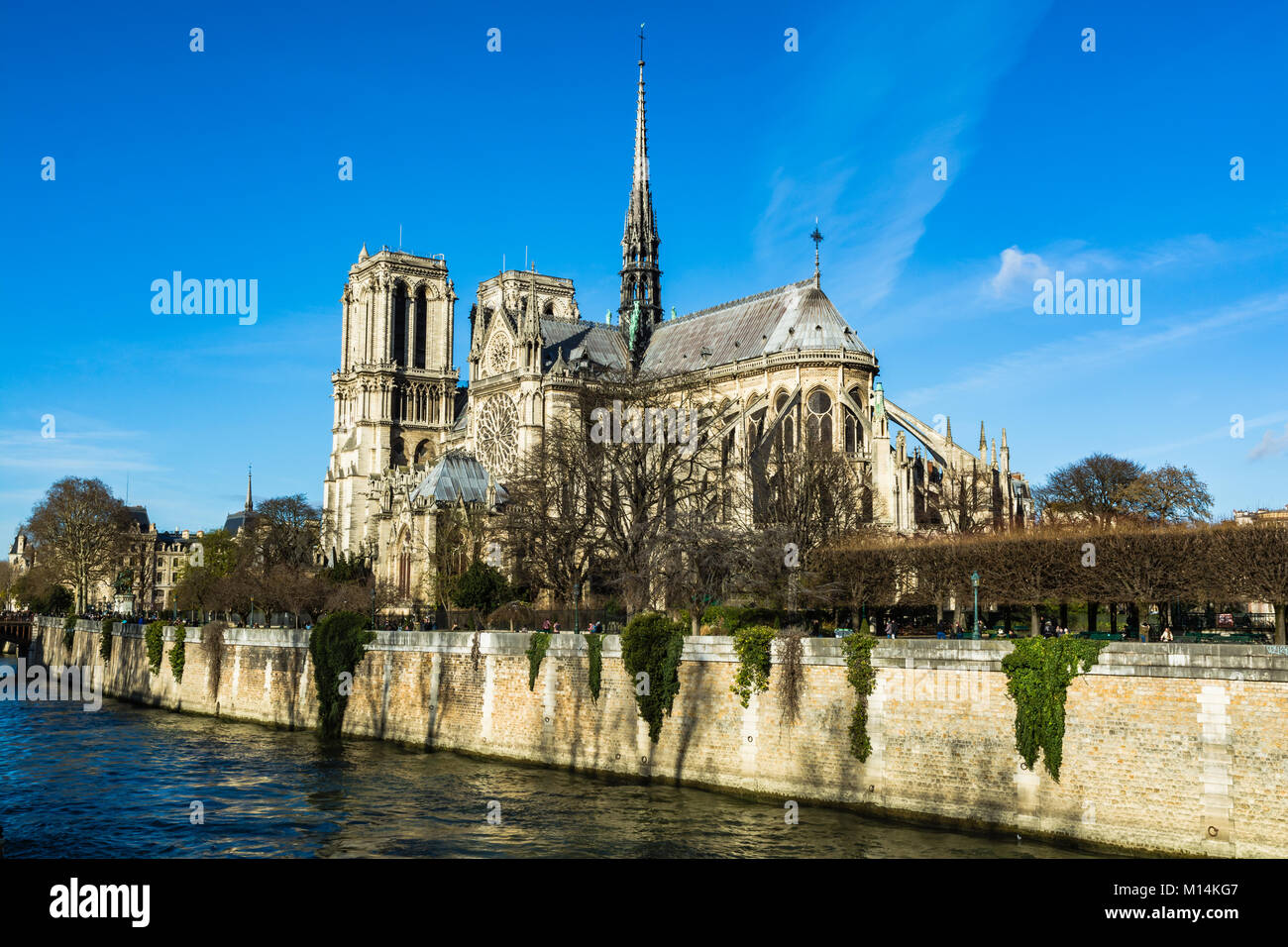Bank branch paris hi-res stock photography and images - Alamy