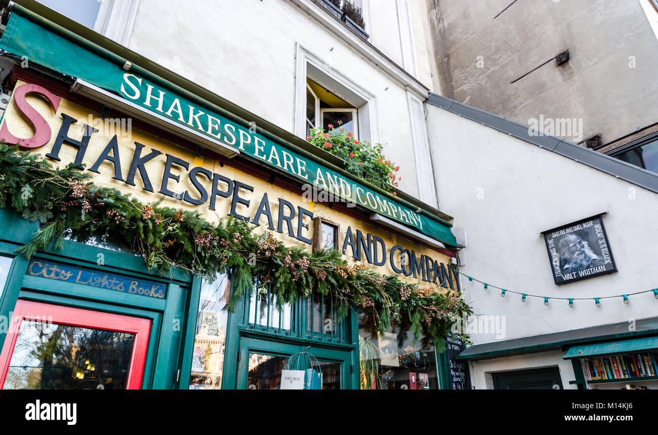 Shakespeare and company bookstore paris hi-res stock photography and ...