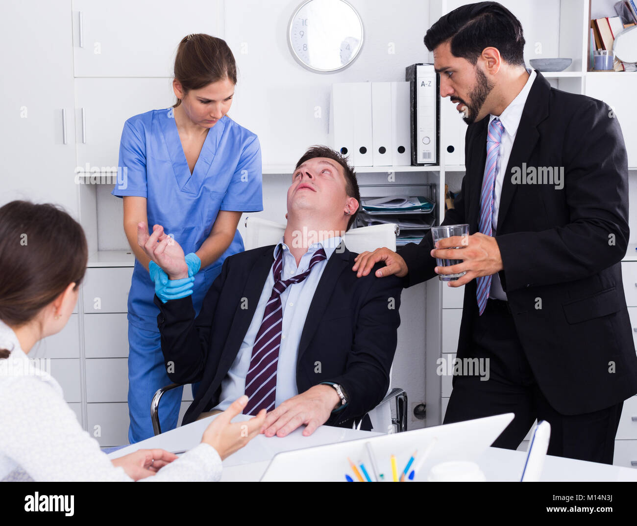 Fainting woman hi-res stock photography and images - Alamy