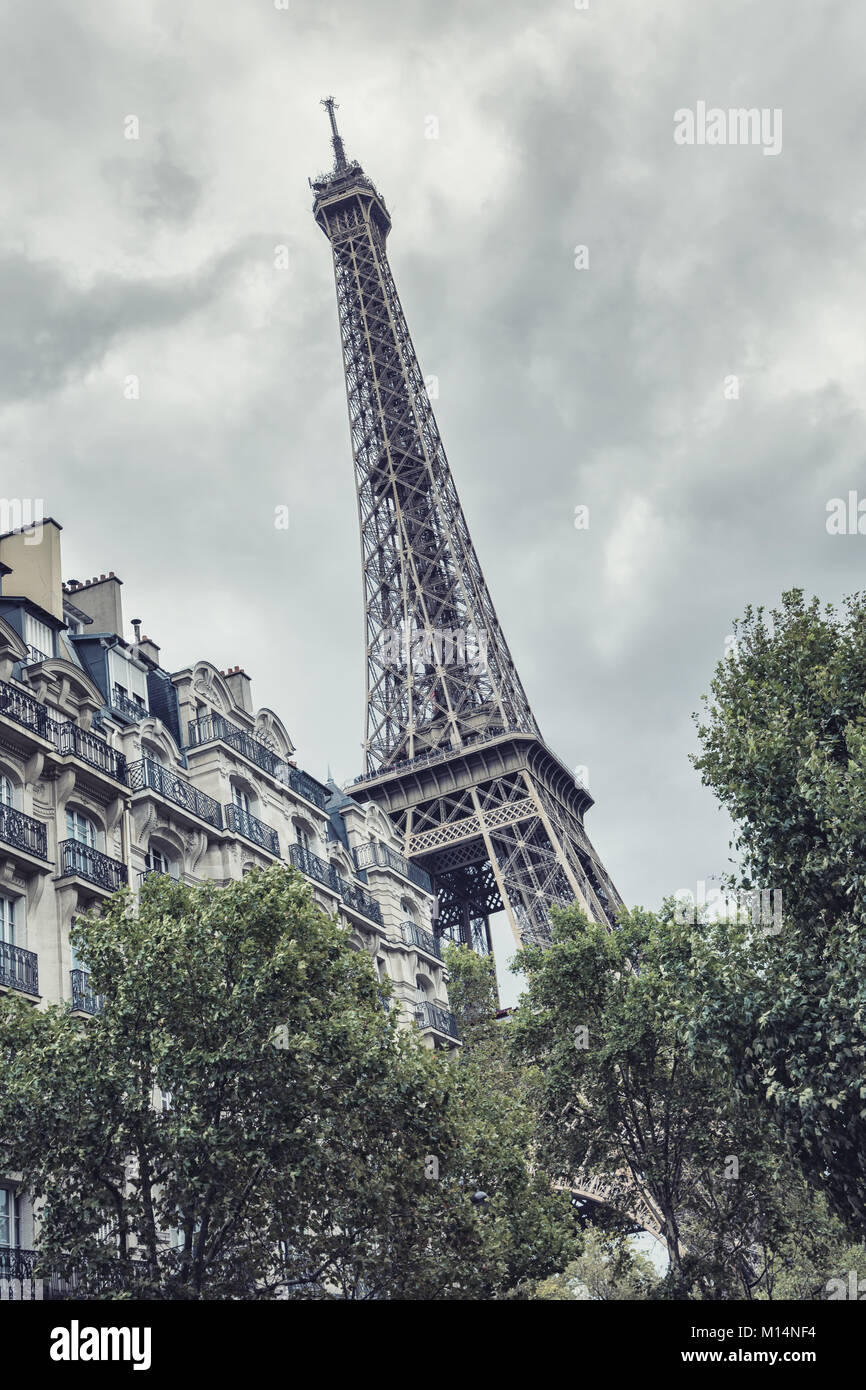 Paris skyline eiffel tower old hi-res stock photography and images - Alamy
