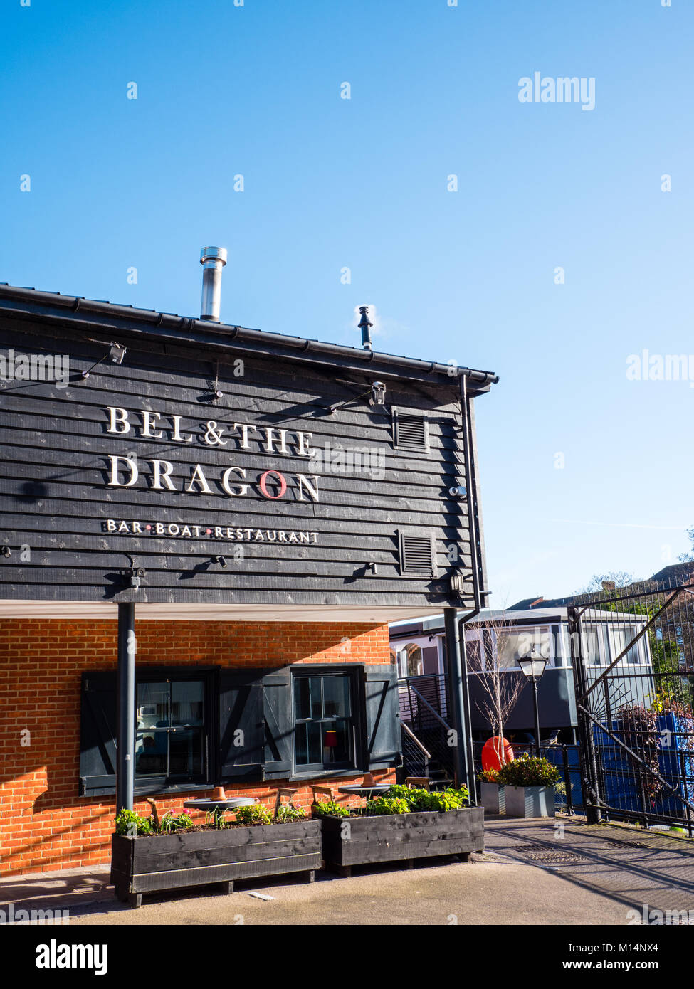 River kennet reading berkshire hi-res stock photography and images - Alamy