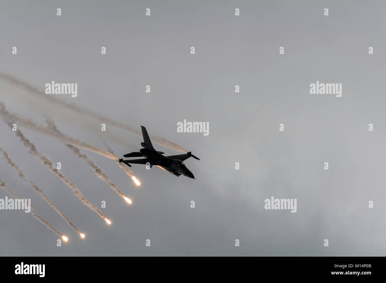 F16 US Fighter Aircraft with Anti Missile Flares Stock Photo - Alamy