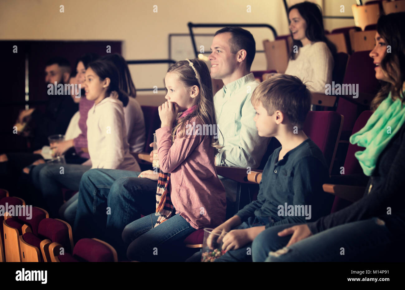 Laughing audience children show hi-res stock photography and images - Alamy