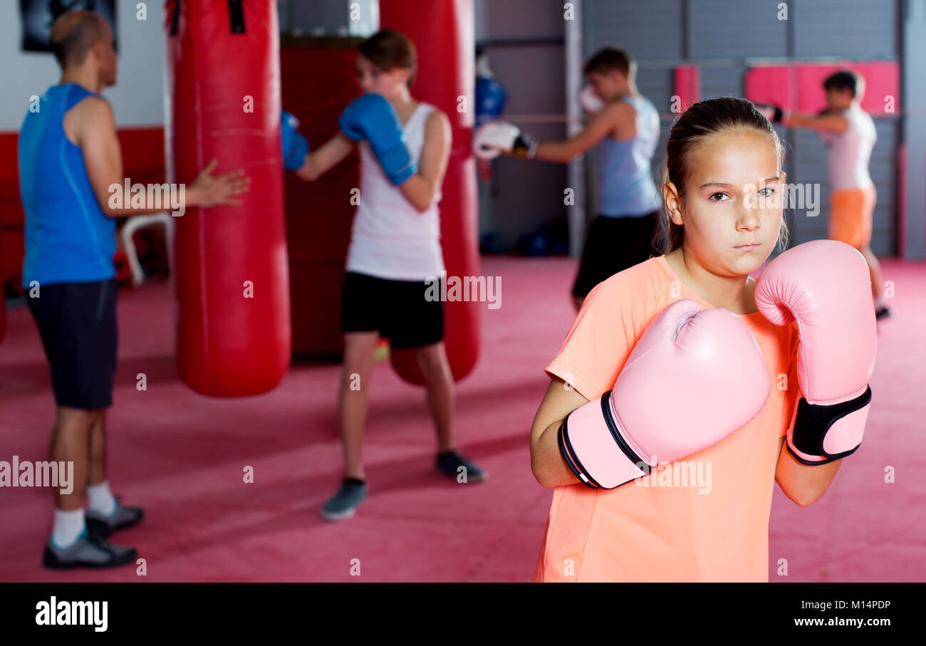 Beautiful young girl with boxing gloves posing in defended stance Stock ...