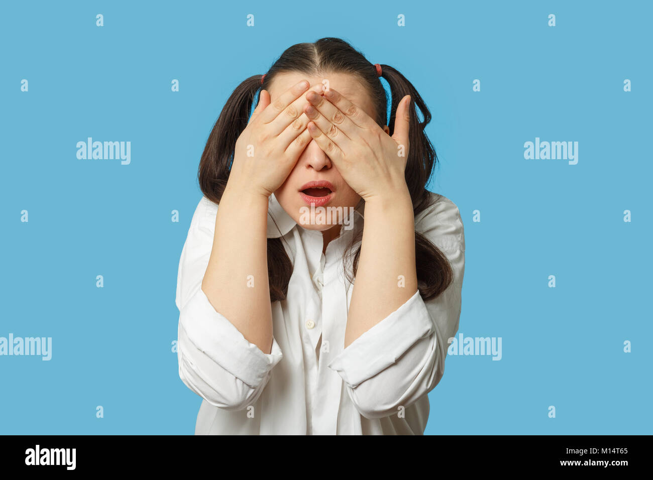 Cover my eyes hi-res stock photography and images - Alamy