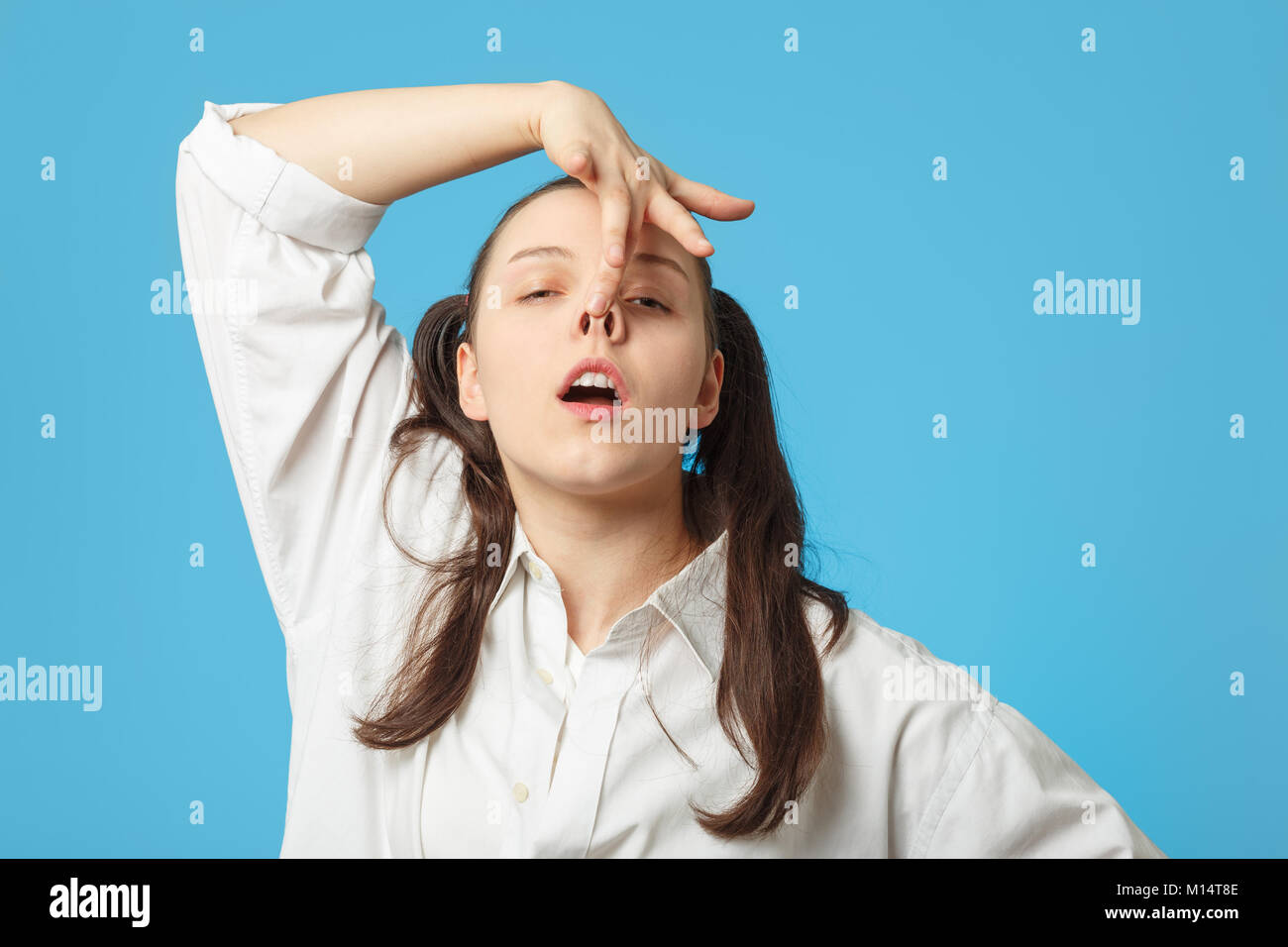 Ugly girl smiling not isolated hi-res stock photography and images - Alamy