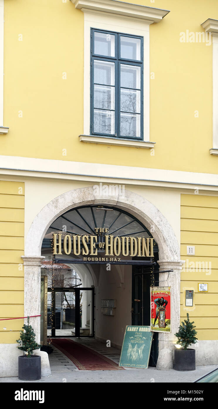 Houdini house hi-res stock photography and images - Alamy