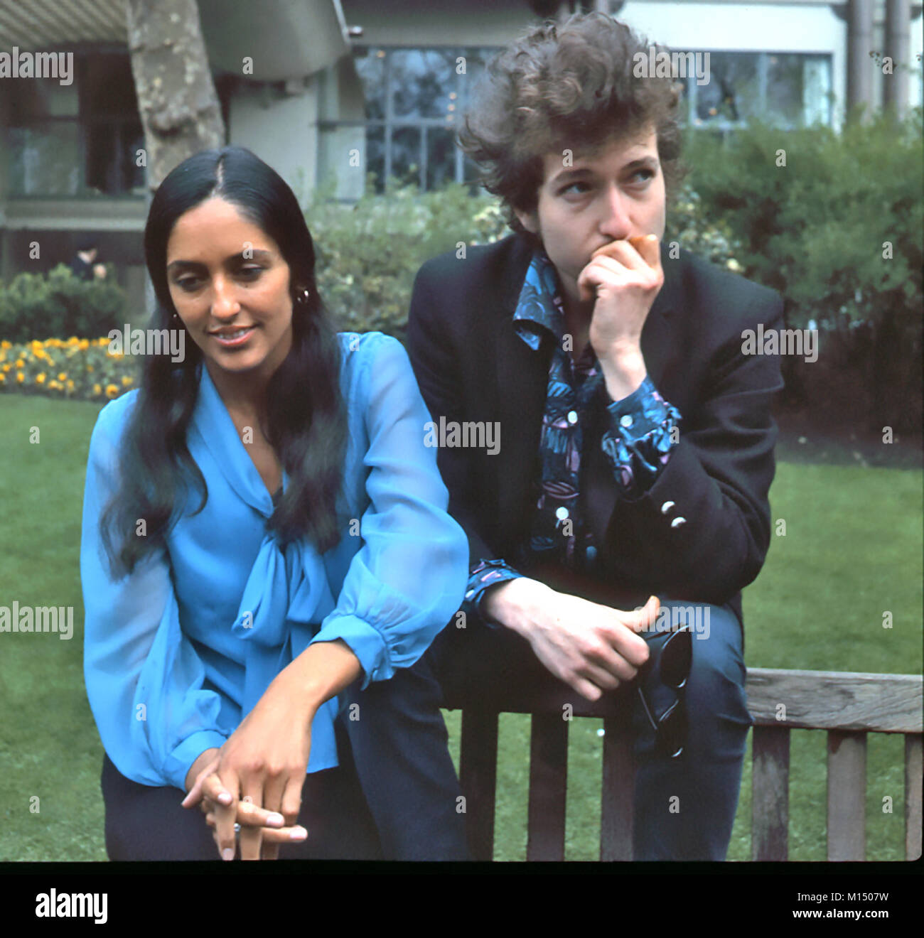 Joan baez bob dylan hi-res stock photography and images - Alamy
