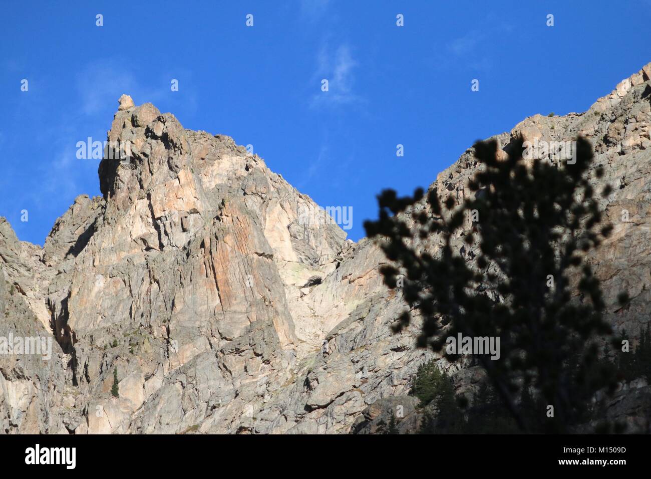 Jagged mountain top hi-res stock photography and images - Alamy