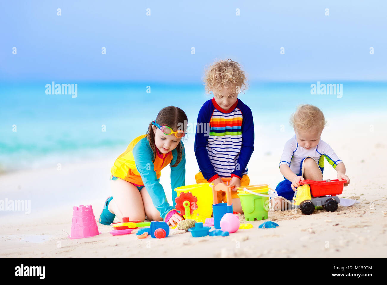 Kids playing on the beach hi-res stock photography and images - Alamy