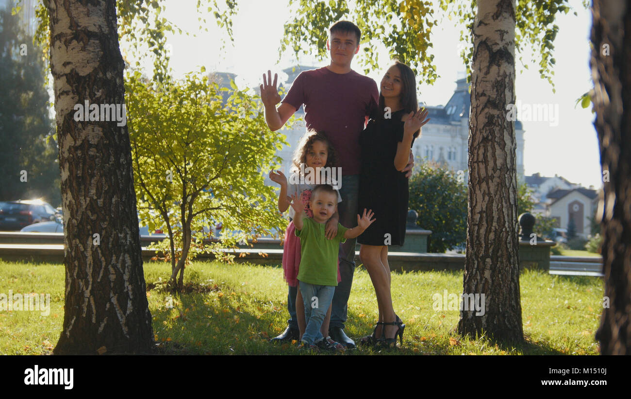Family waving garden hi-res stock photography and images - Alamy