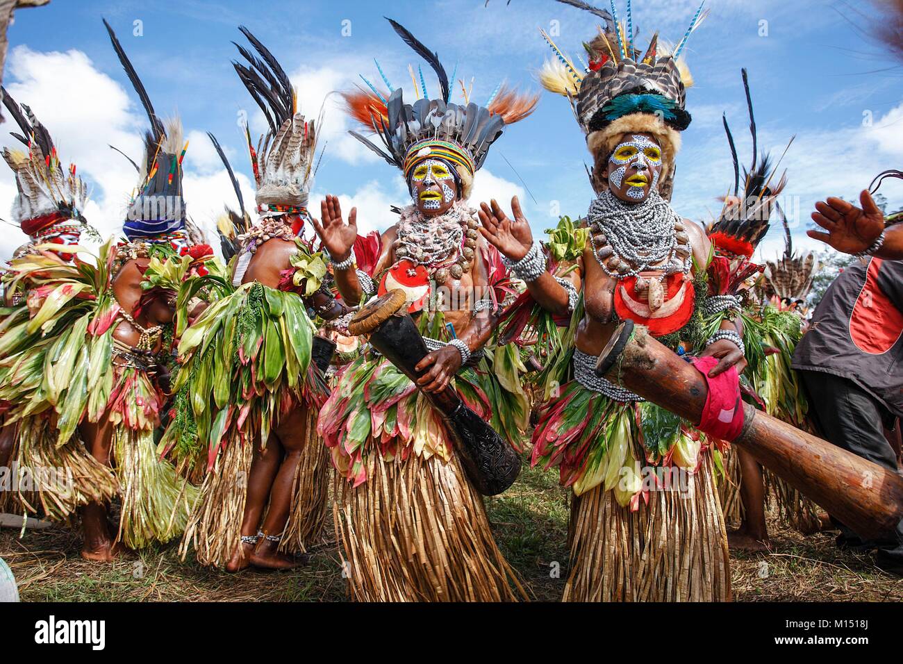 Papua New Guinea, women of the Western Highlands in the sing-sing of ...