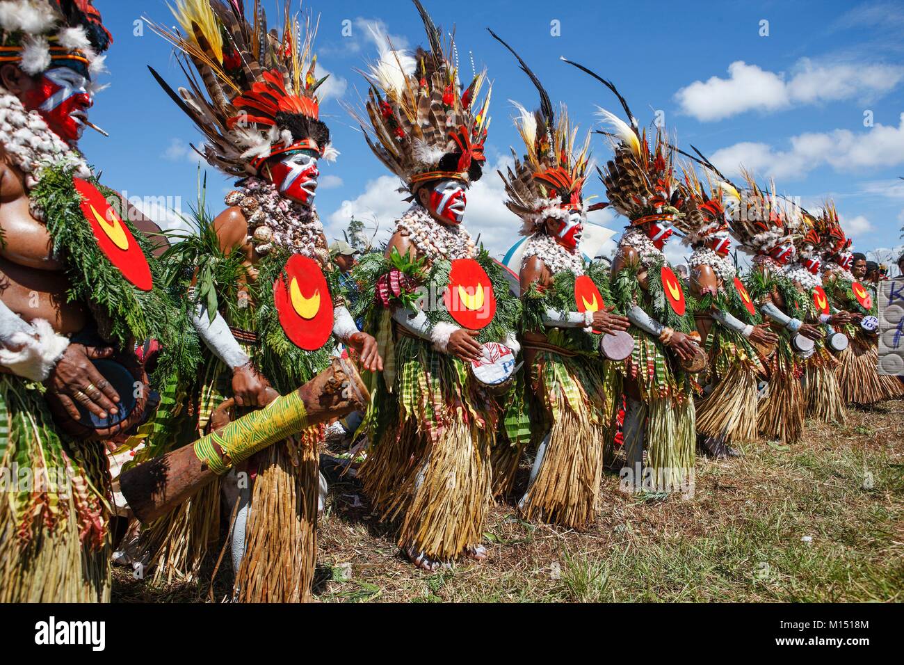 Papua New Guinea, women of the Western Highlands in the sing-sing of ...