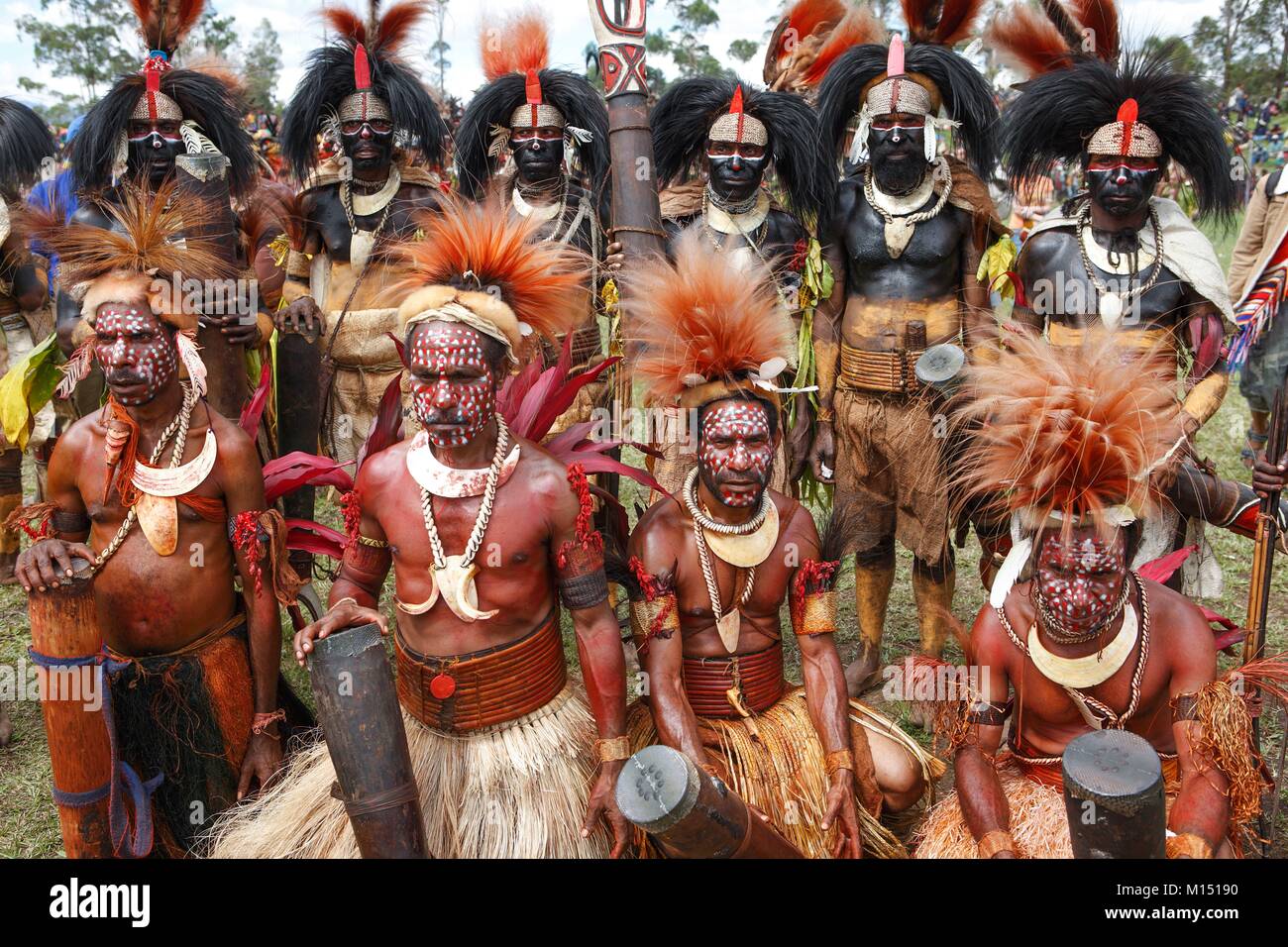 Papua New Guinea, men from the Kutubu Lake area in Mount hagen sing ...