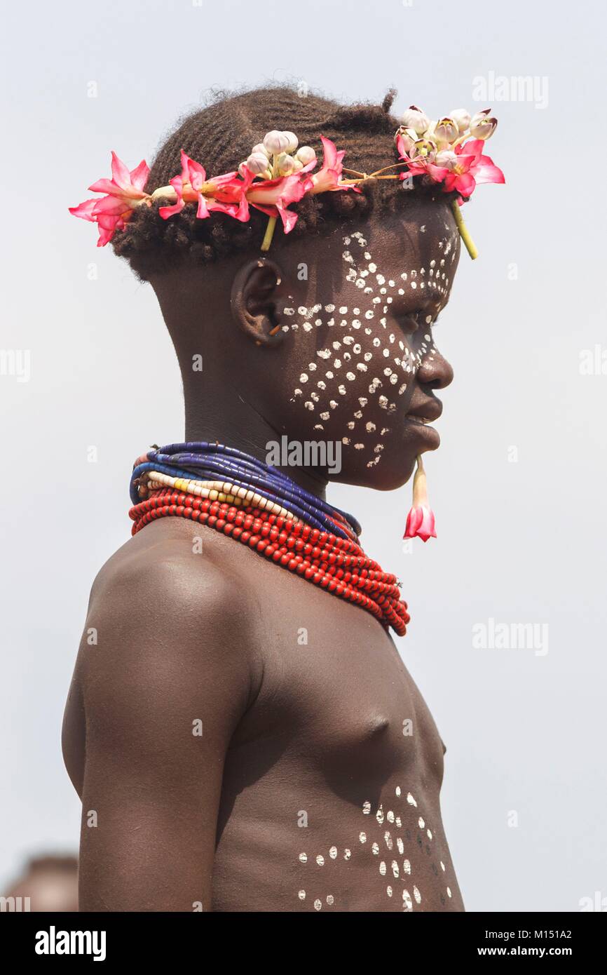 Body paint tribe hi-res stock photography and images - Alamy