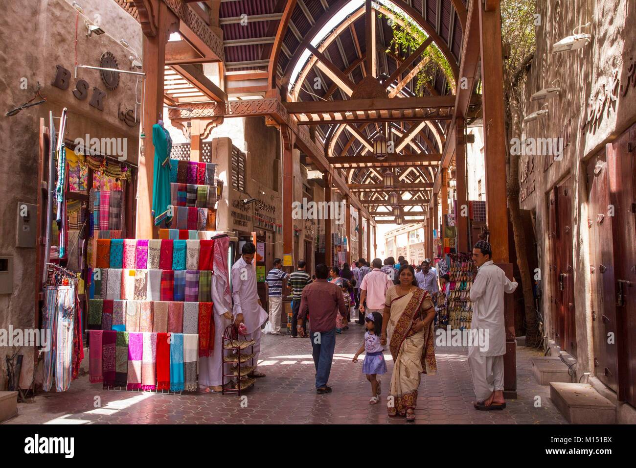 United Arab Emirates, Dubai, textile souk in Bur Dubai Stock Photo - Alamy