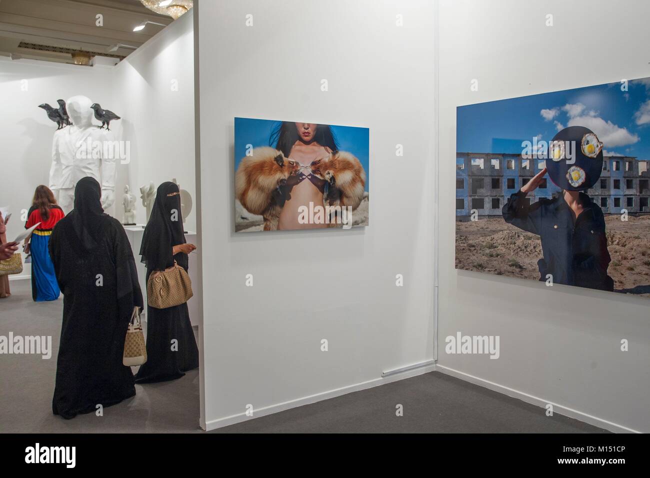 Dubai art gallery hi-res stock photography and images - Alamy