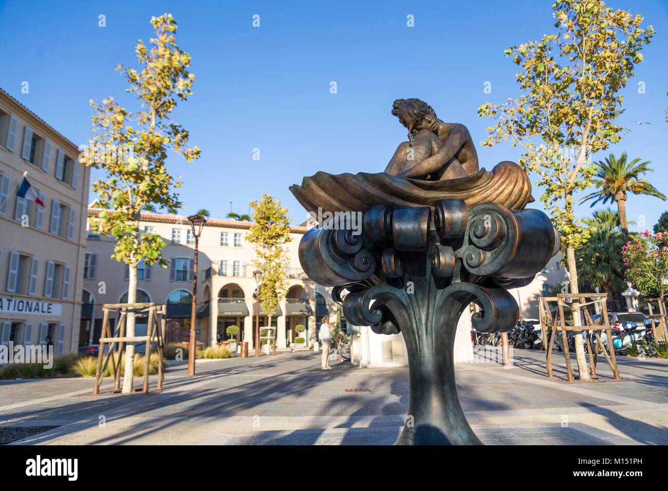 France, Var, Saint-Tropez, place Blanqui, statue of the actress ...