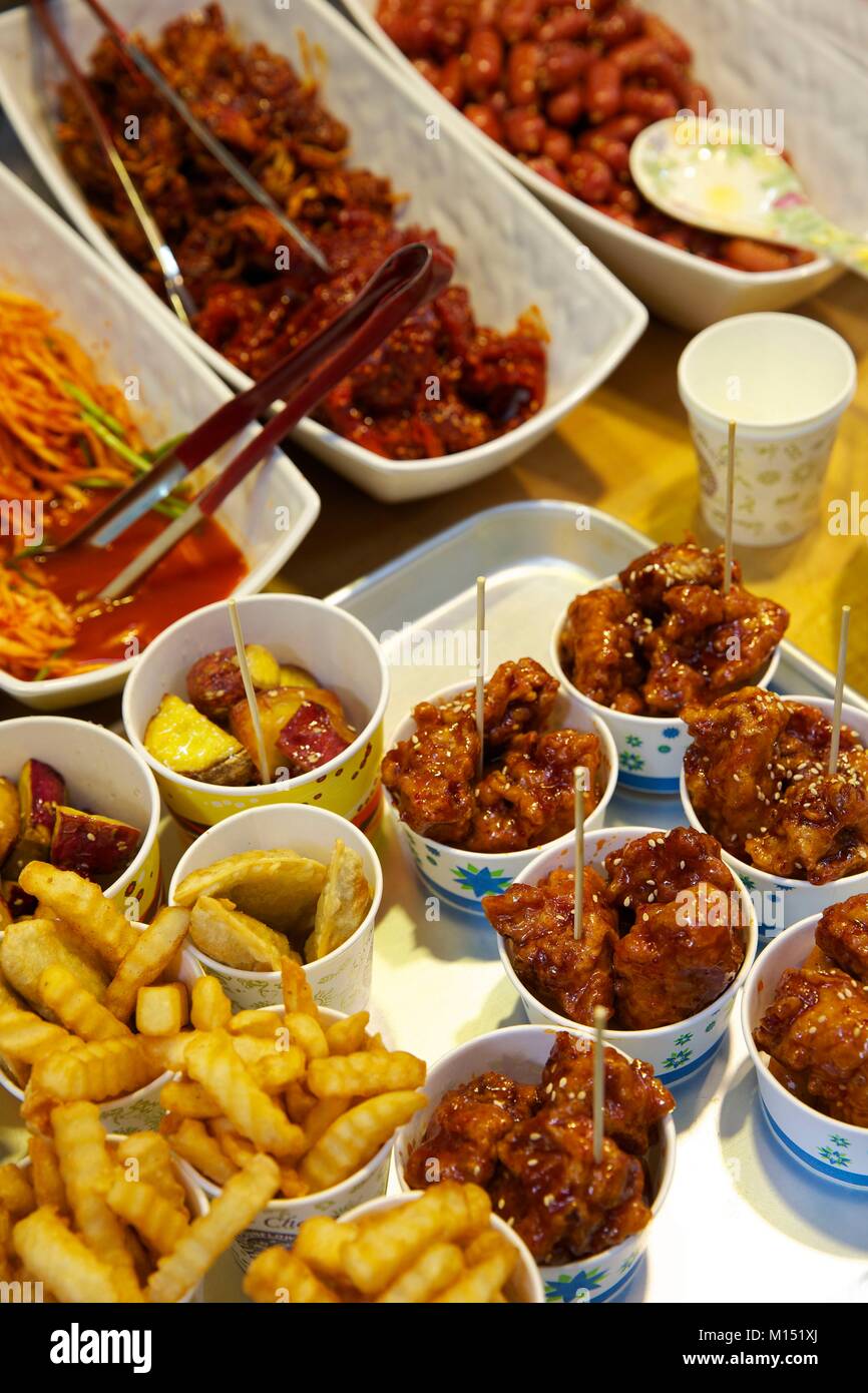 South Korea, Seoul, corean dishes served in tray in the Tong-in market ...
