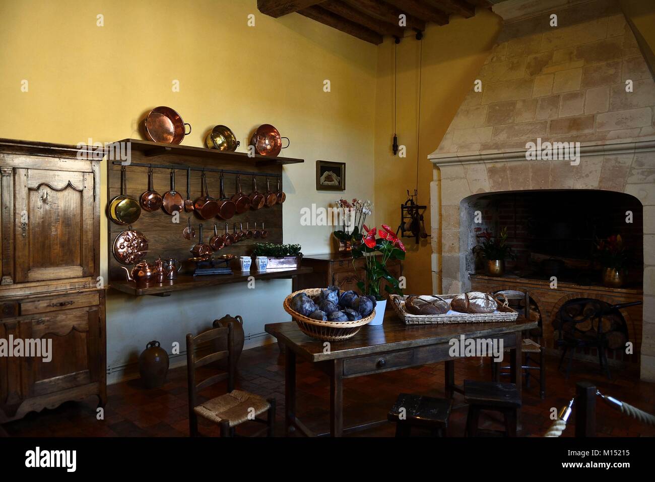 16th century kitchen hi-res stock photography and images - Alamy
