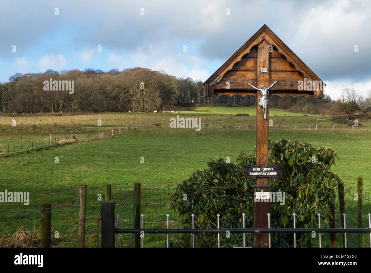 Roadside cross hi-res stock photography and images - Alamy