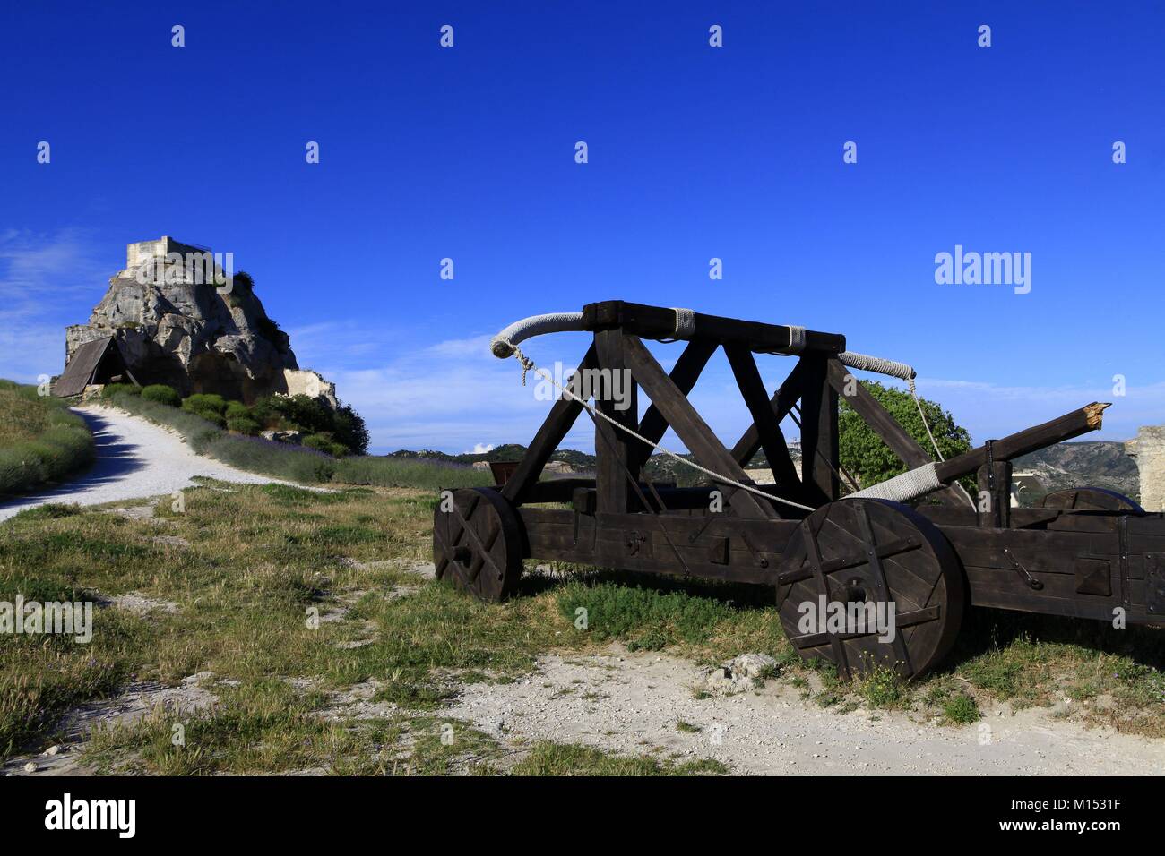 Les baux provence catapult hi-res stock photography and images - Alamy