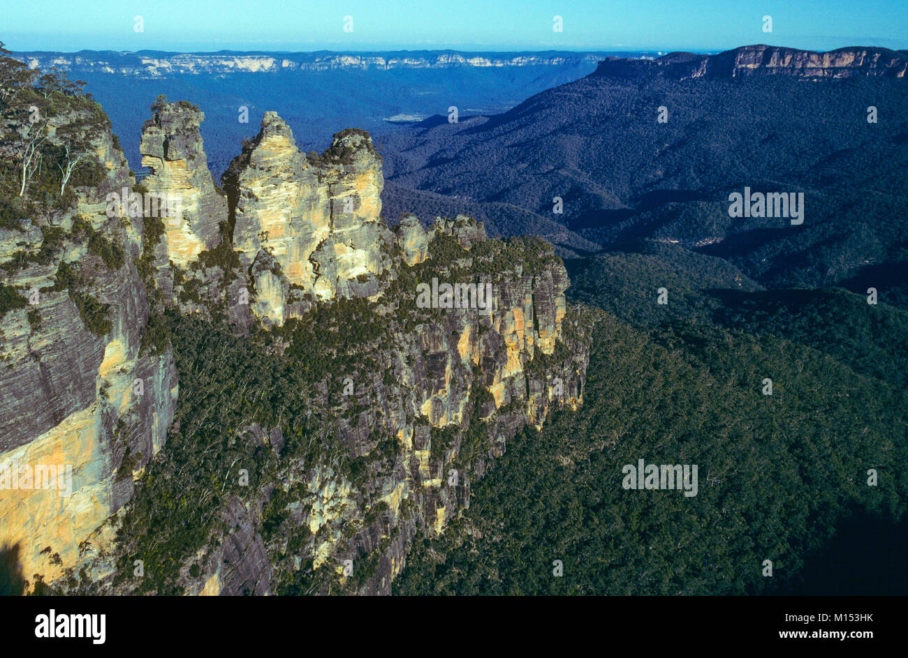 The Three Sisters are a rock formation in the Blue Mountains of New ...