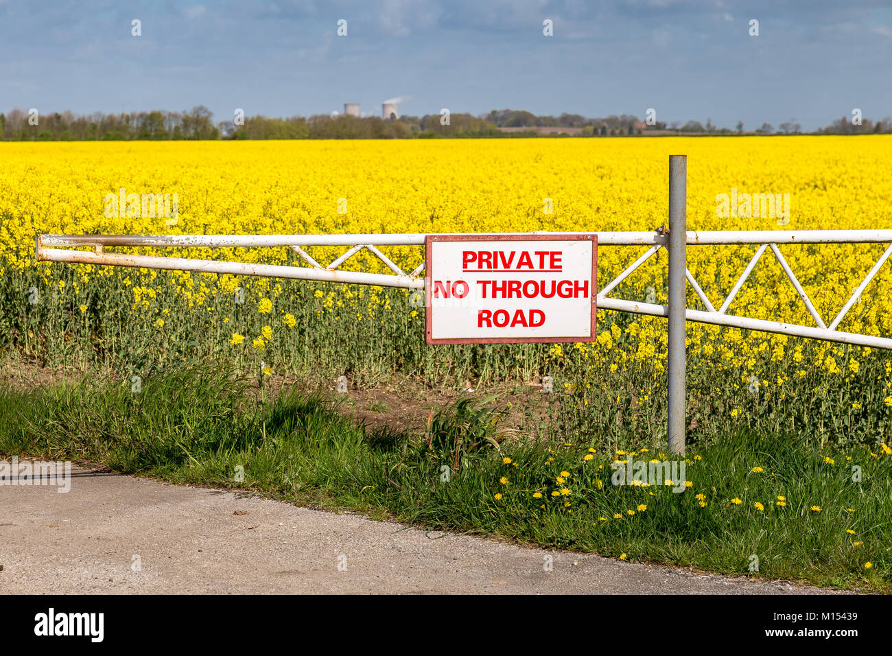 Hull road sign hi-res stock photography and images - Alamy