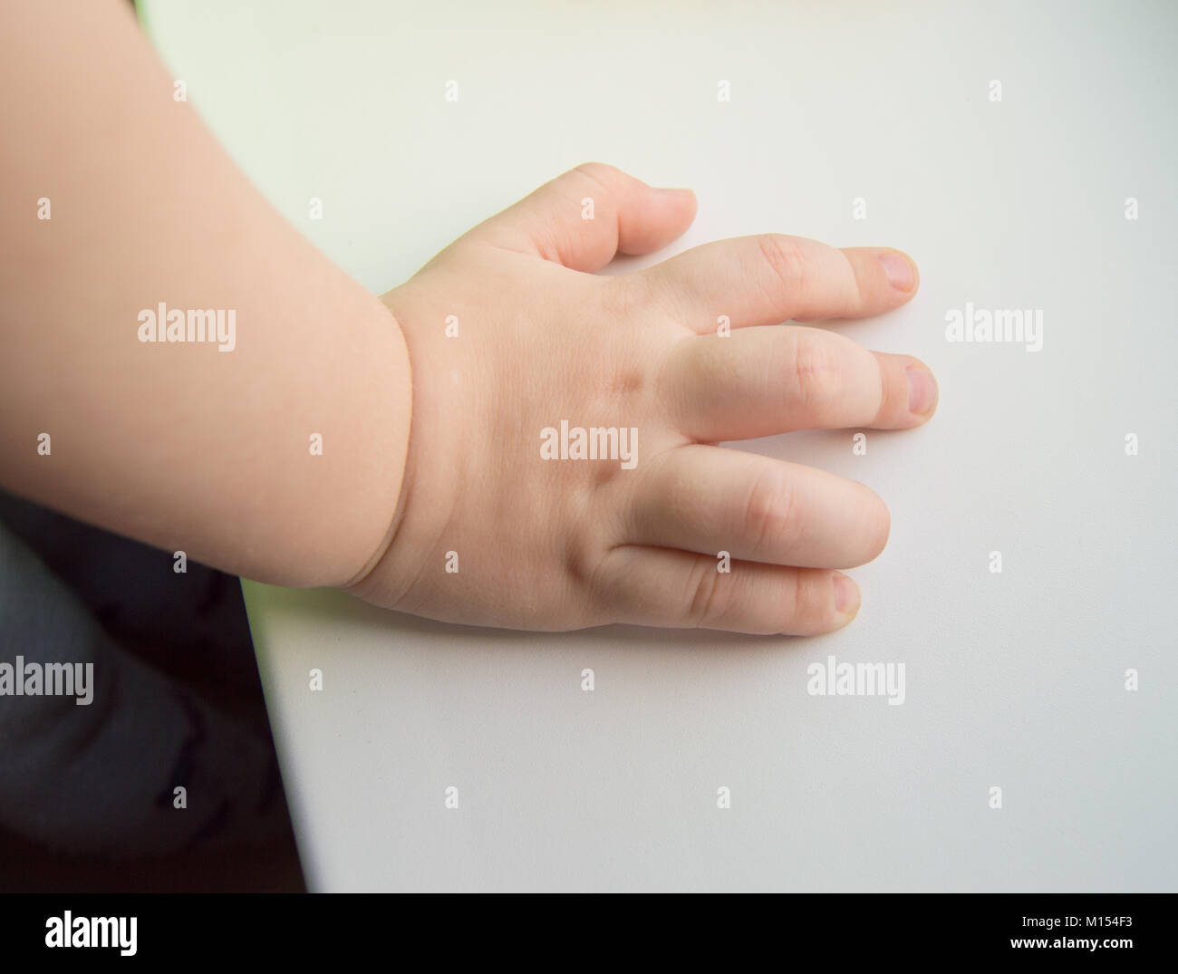 Child hand showing the five fingers isolated on a white background ...