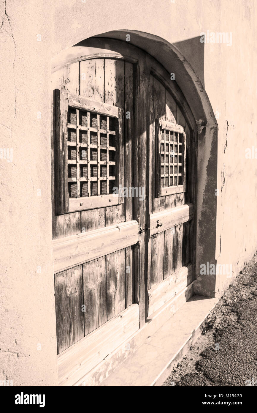 An old wooden gate in Cagliri, Sardinia, Italy Stock Photo - Alamy