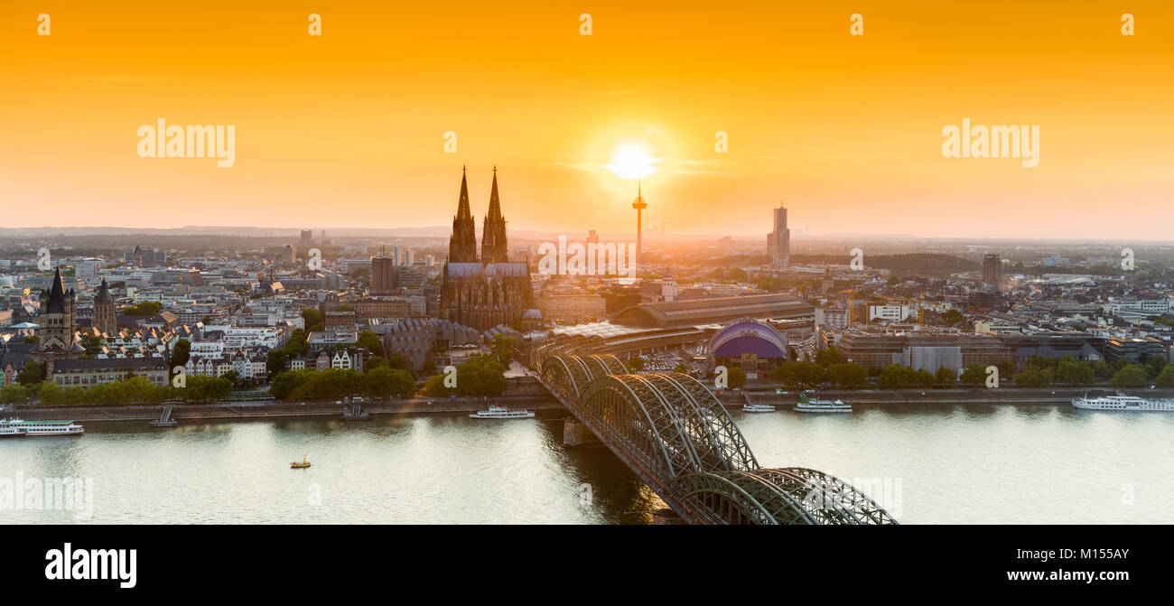 Cologne skyline hi-res stock photography and images - Alamy