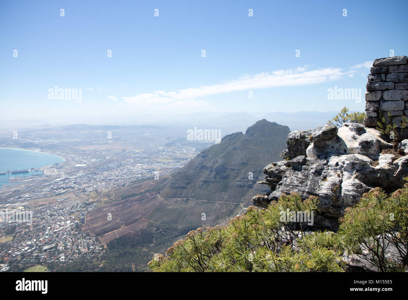 Cape town table mountain viewpoint hi-res stock photography and images ...