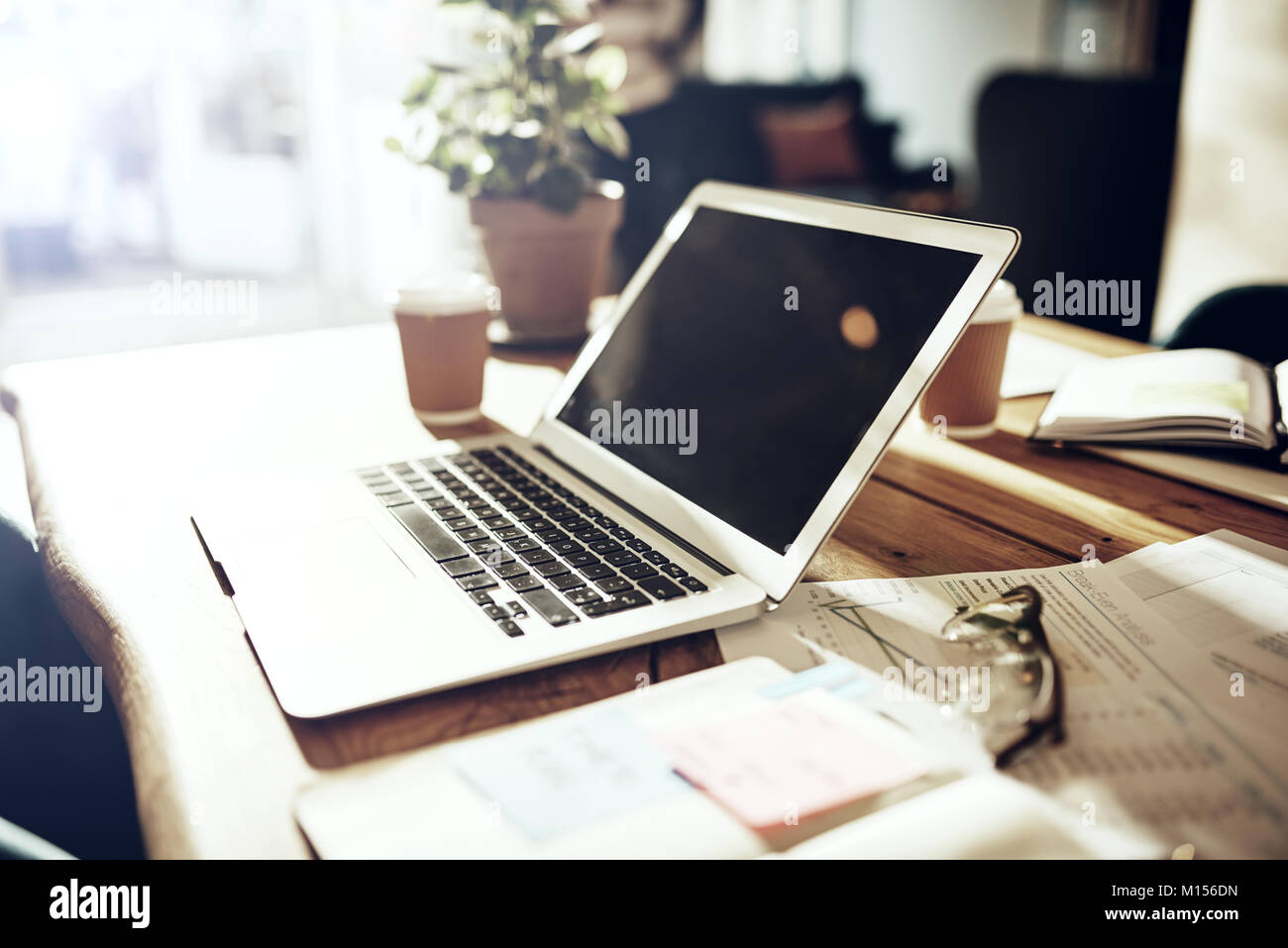 After hours office hi-res stock photography and images - Alamy