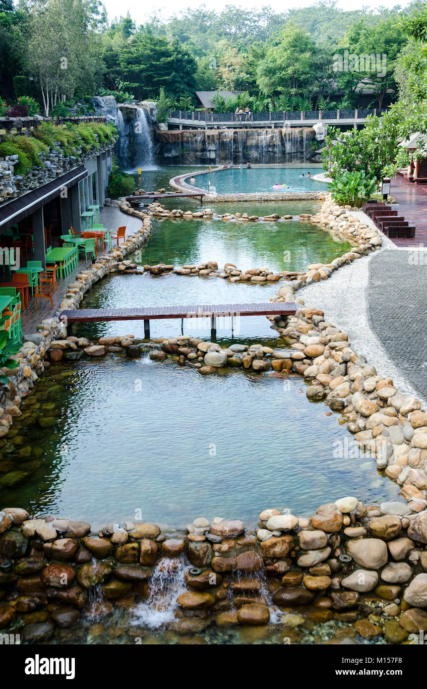 luxury cozy swimming pool - swimming pool in tropical resort Stock ...