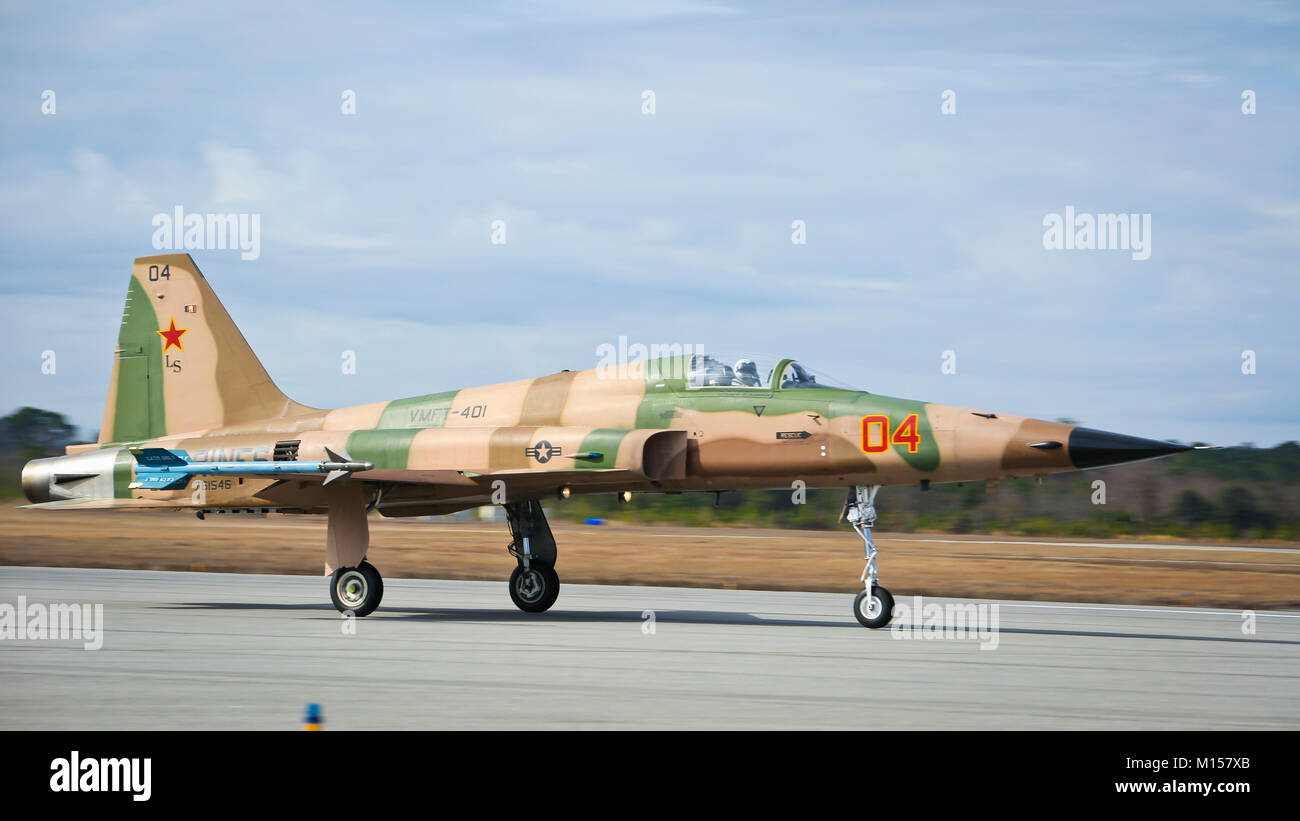An F-5N Tiger II takes off from Marine Corps Air Station Beaufort, Jan ...