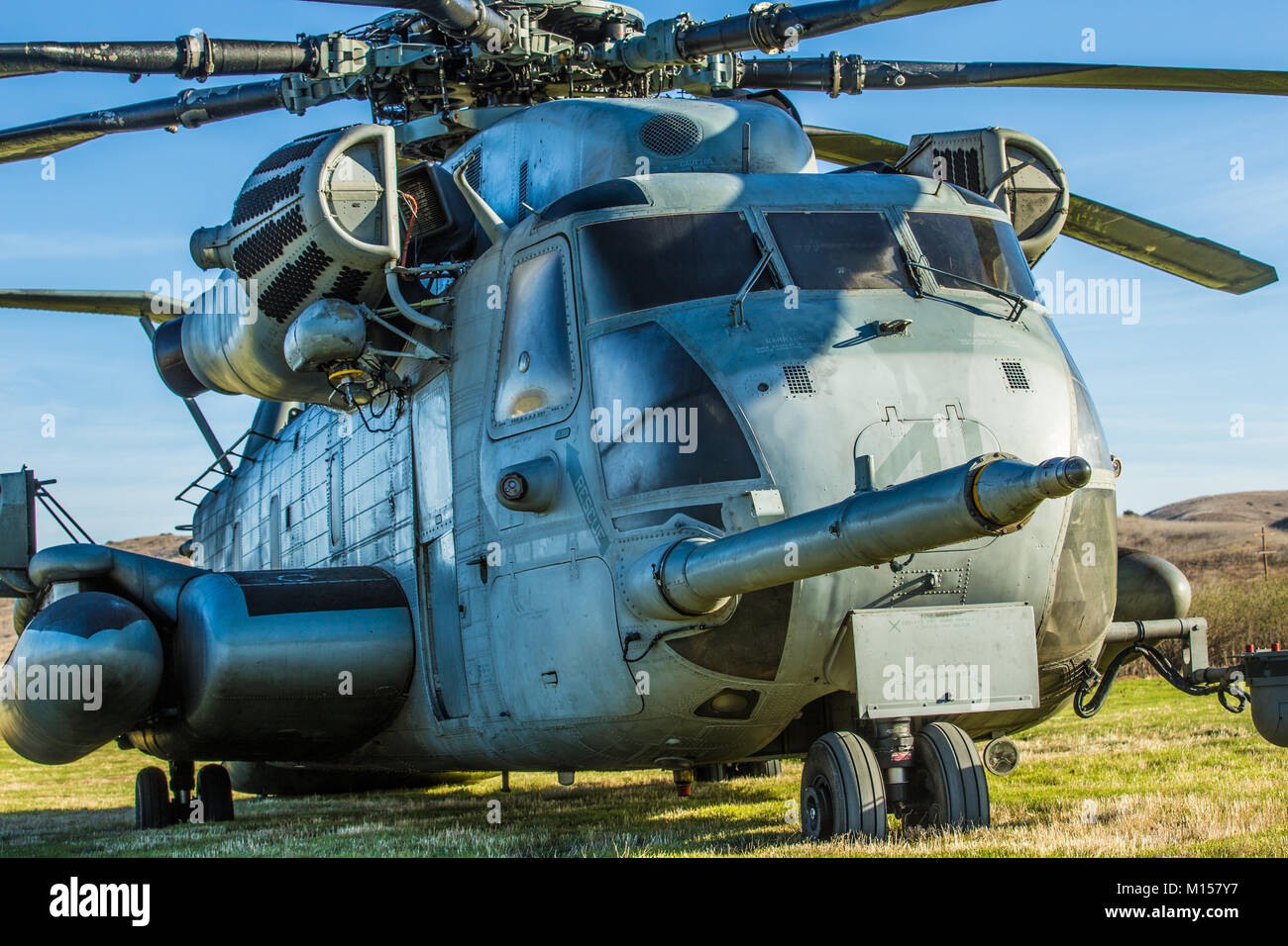 A Sikorsky CH-53E Super Stallion assigned with Marine Heavy Helicopter ...