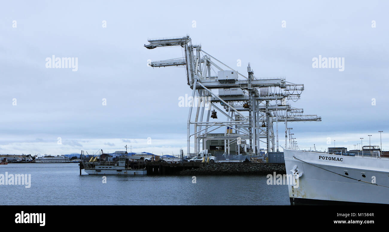 Containerization hi-res stock photography and images - Alamy