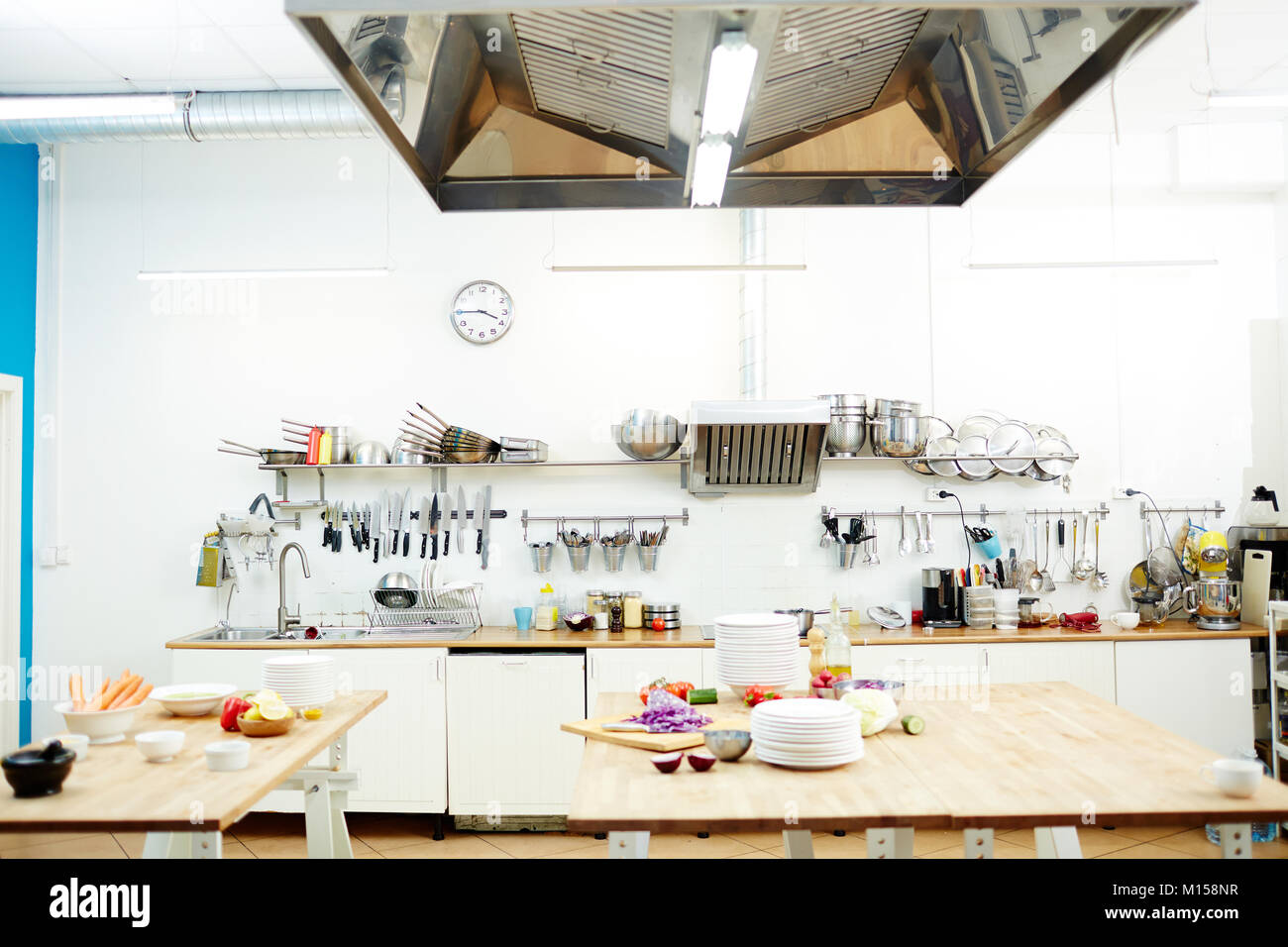 Professional cuisine restaurant kitchen hi-res stock photography and ...