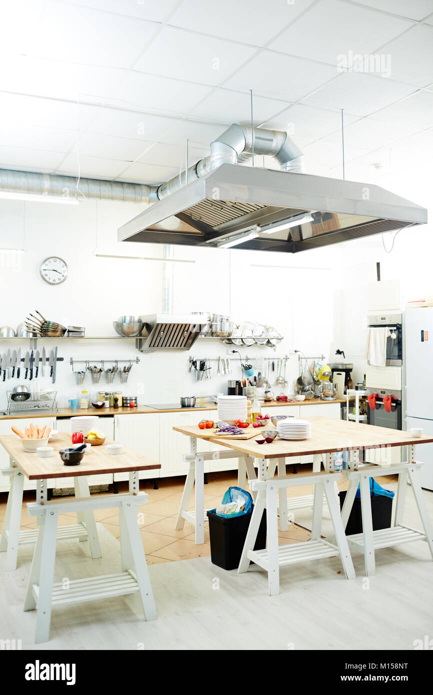Kitchen empty contemporary design hi-res stock photography and images ...