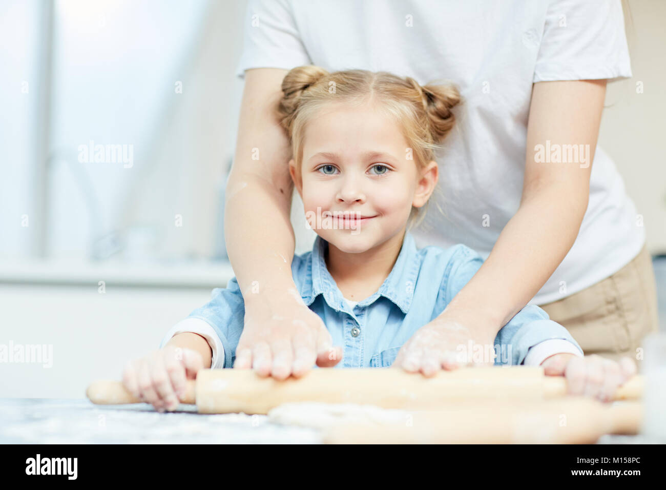 Helpful child hi-res stock photography and images - Alamy
