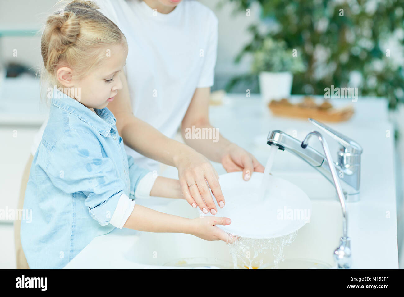 Caucasian woman washing hi-res stock photography and images - Alamy