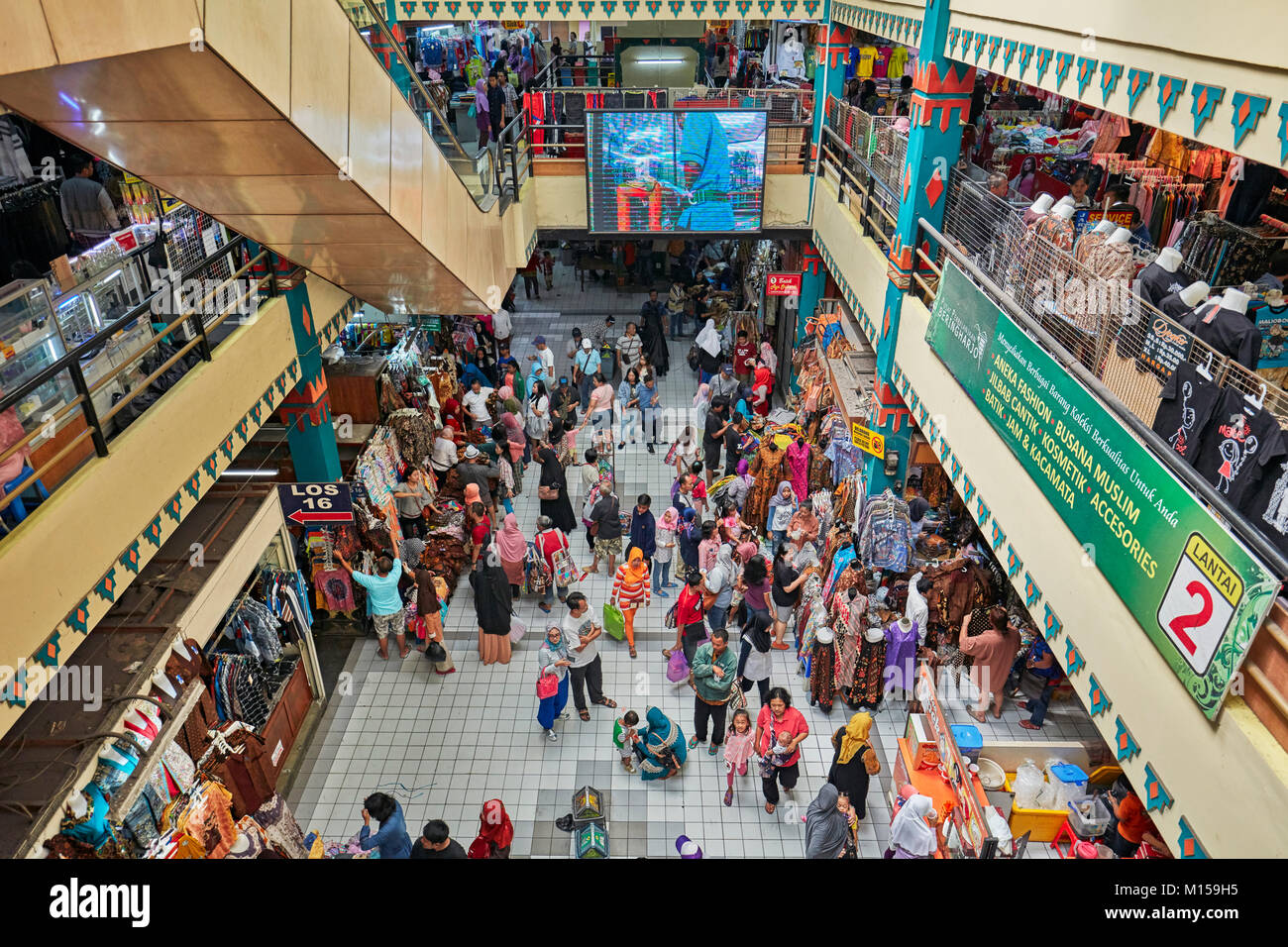 Crowded Market Scene High Resolution Stock Photography and Images - Alamy