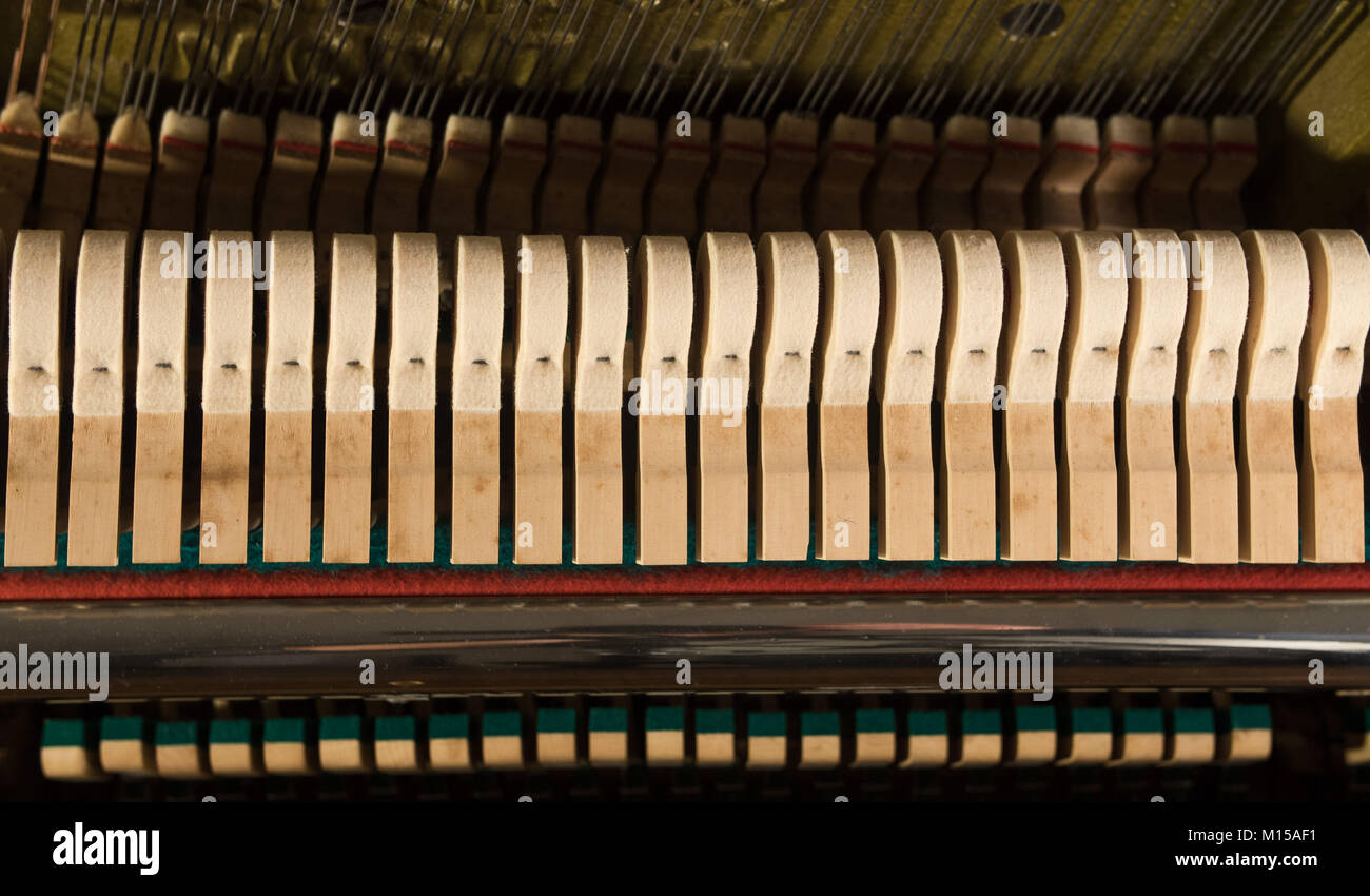 Piano hammers strings keys hi-res stock photography and images - Alamy