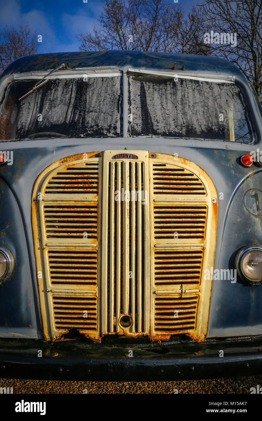 Vintage commercial vehicles hi-res stock photography and images - Alamy