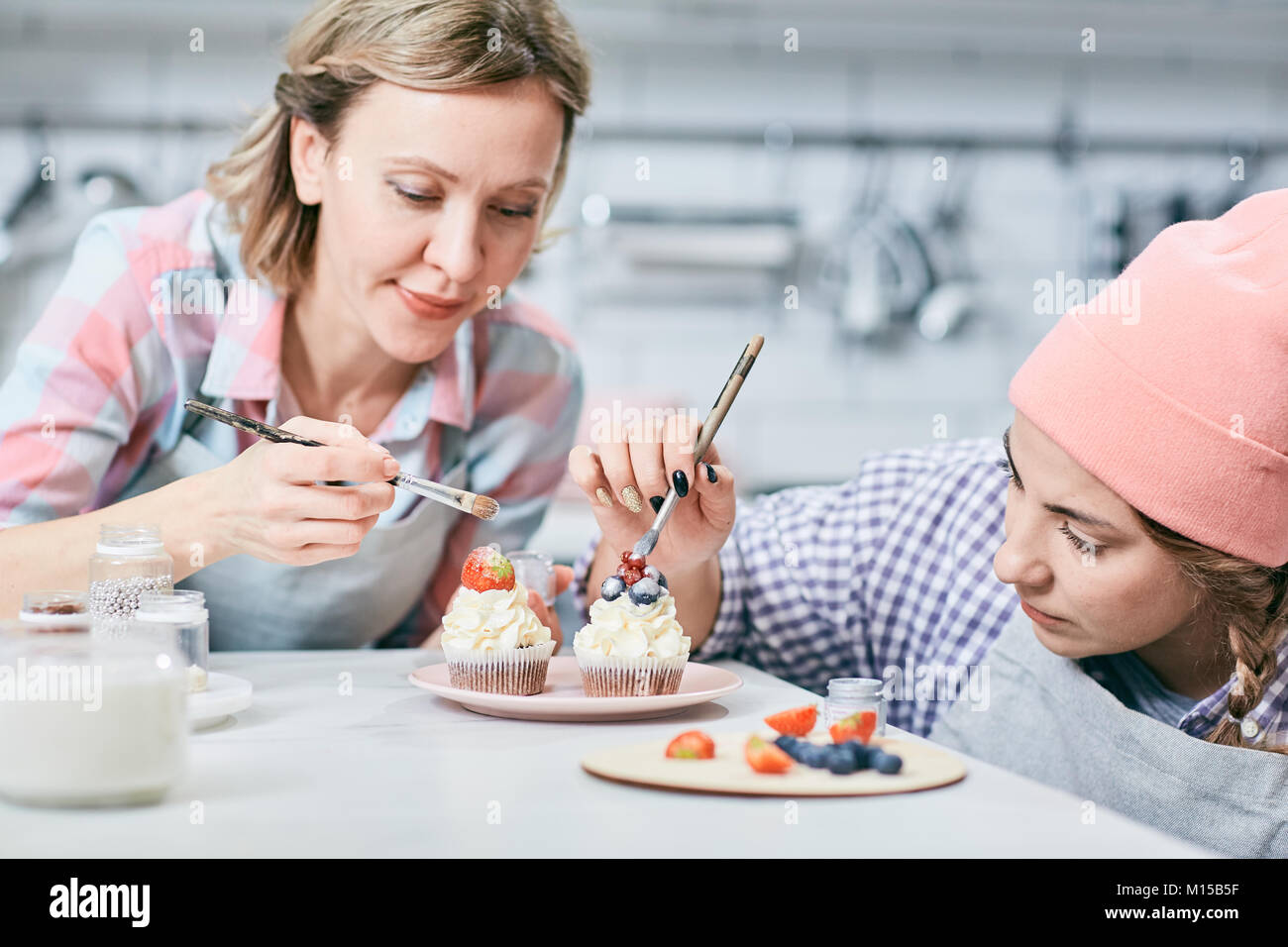 Glazing food hi-res stock photography and images - Alamy