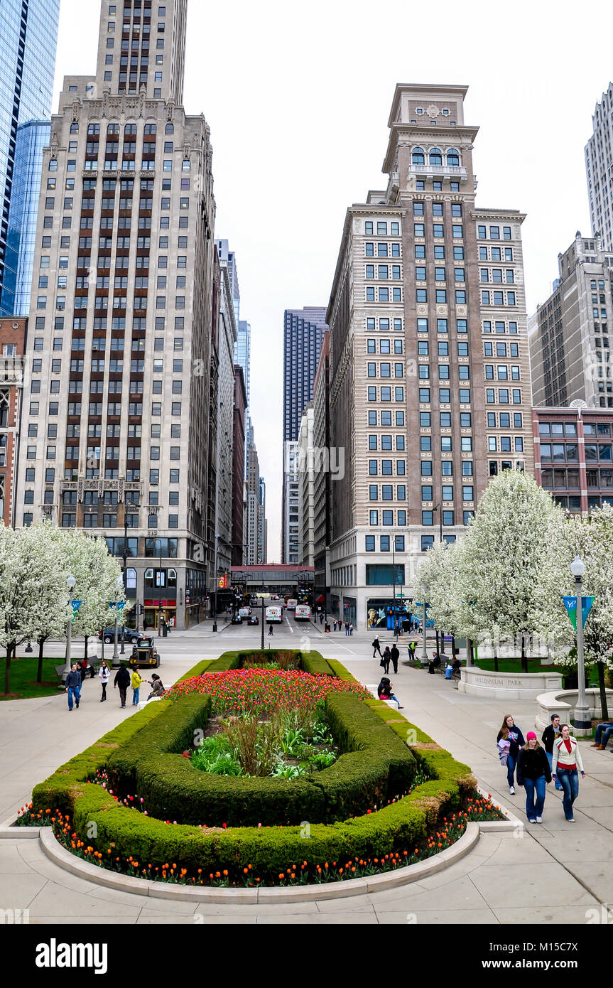 Chicago illinois usa madison street hi-res stock photography and images ...