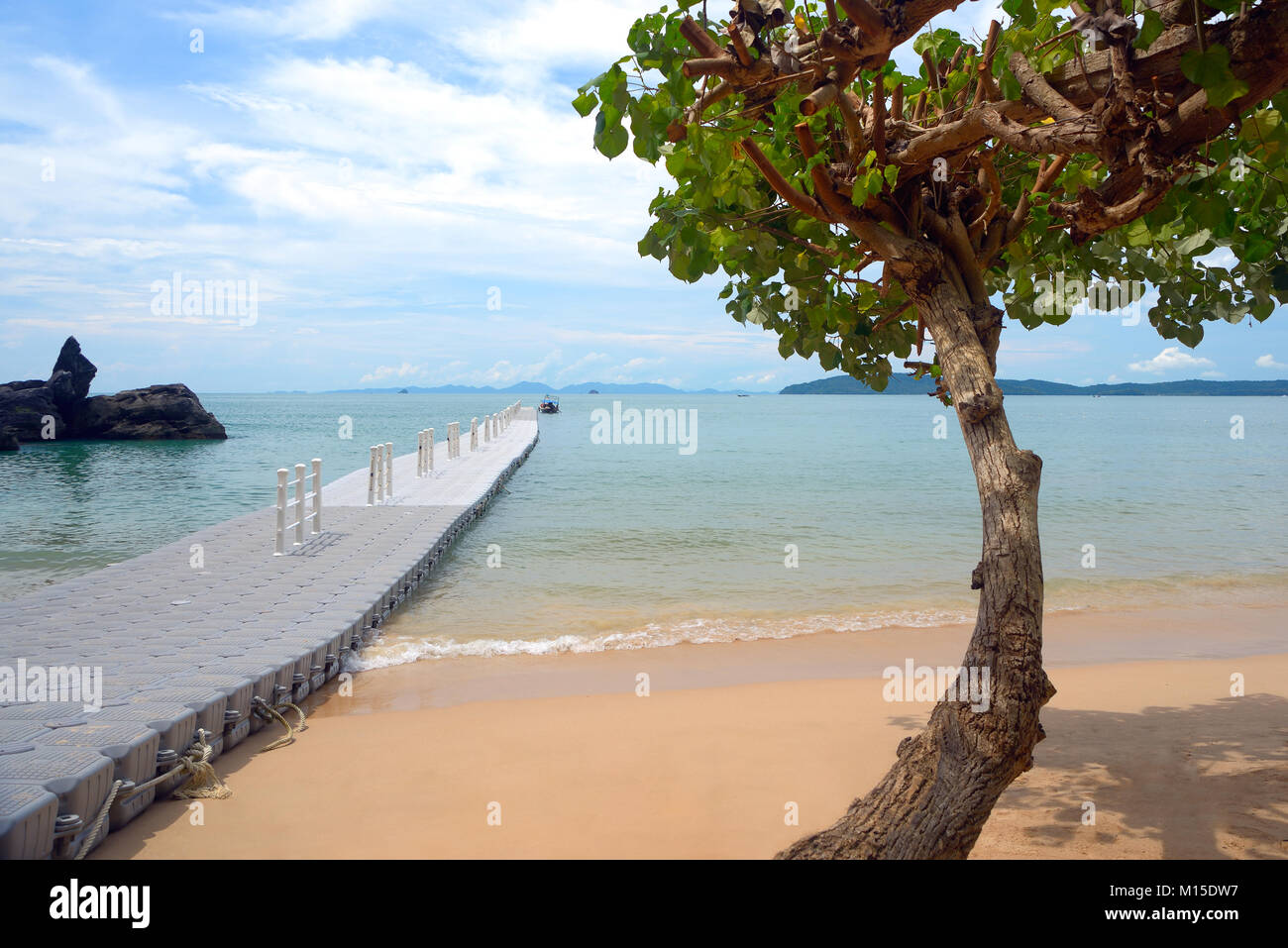 Pontoon mooring hi-res stock photography and images - Alamy