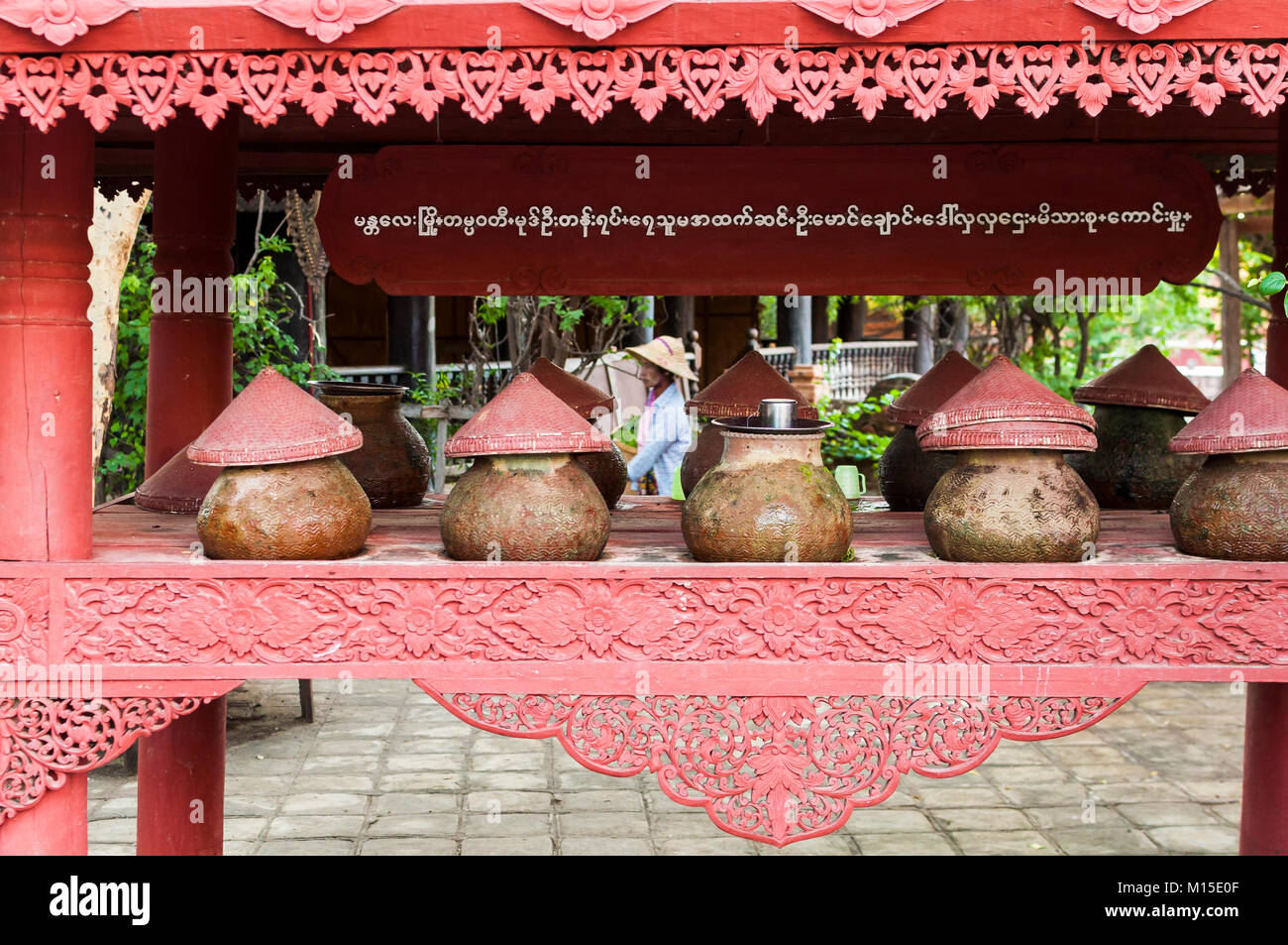 Pots pottery bagan myanmar hi-res stock photography and images - Alamy