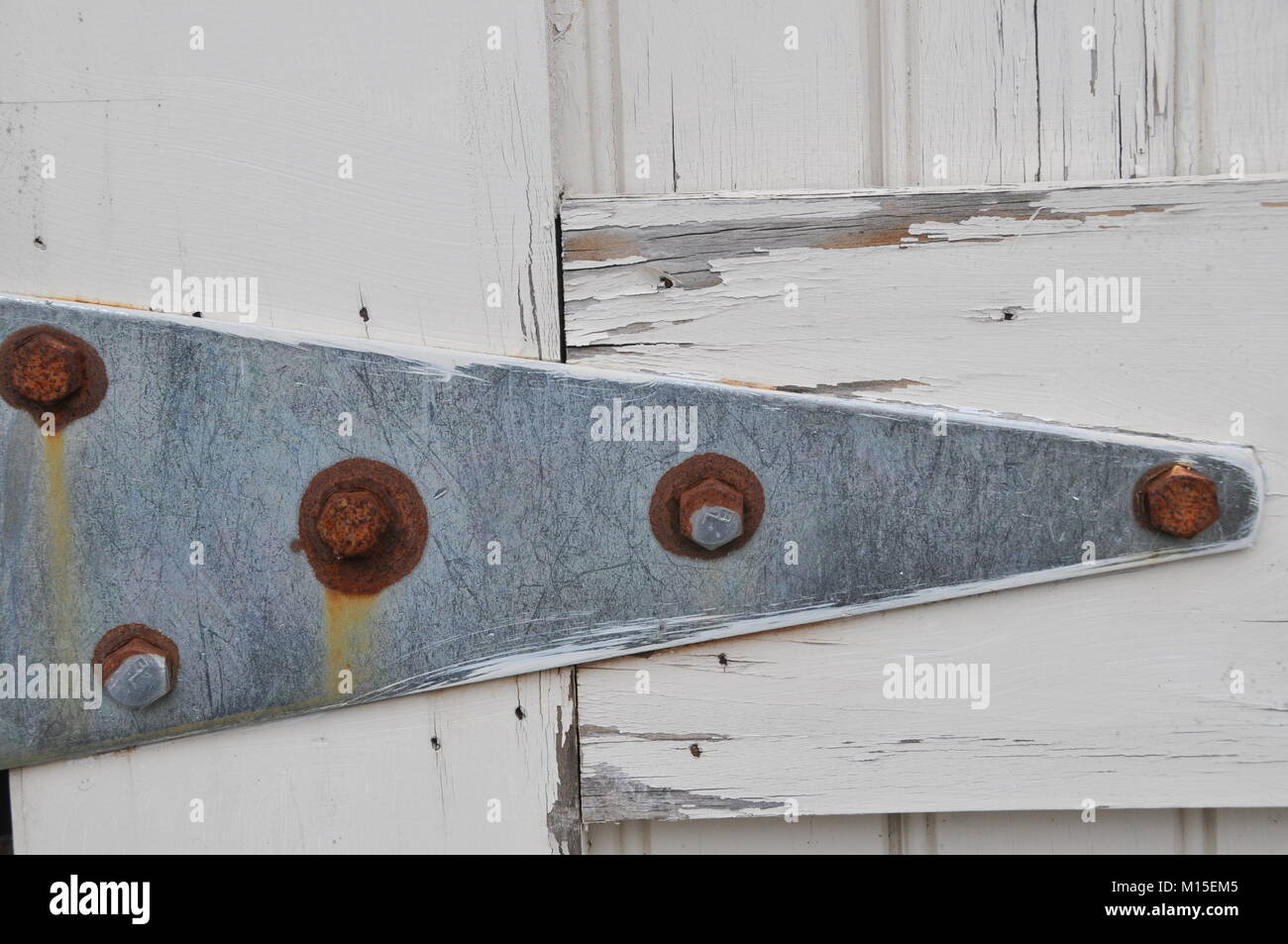 Rusted Metal Hinge on a White Barn Door Stock Photo - Alamy